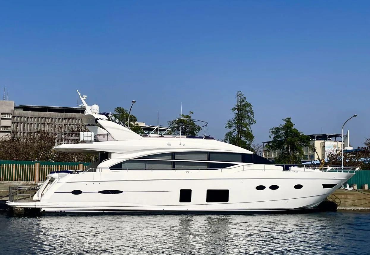 Princess Flybridge 82 (2013) – Pen Marine